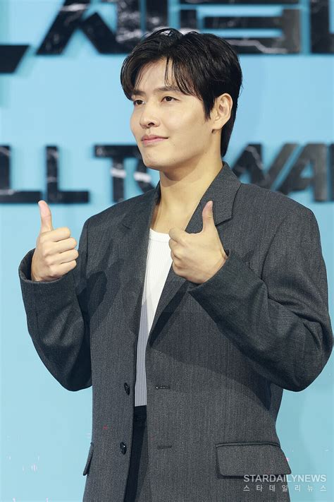 [s포토] 강하늘 영끌족 엄지척~ 84제곱미터 스타데일리뉴스