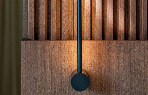 Scroll Triggered Splitting Background