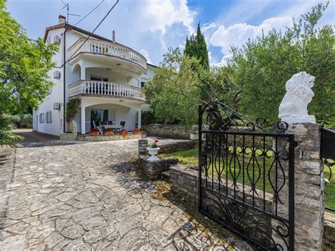Luxury Three Bedroom Villa With Private Pool And Sea Views In Istria