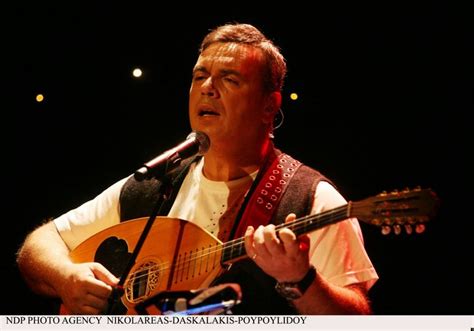 Πέθανε ο τραγουδιστής Μανώλης Λιδάκης σε ηλικία 65 ετών Iefimerida Gr