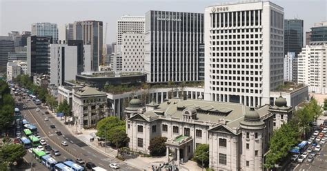 은행atm서 Qr코드로 현금 찾는다