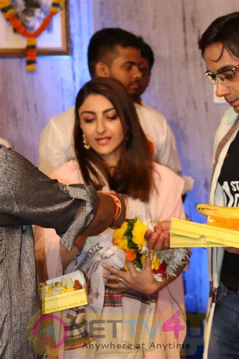 Soha Ali Khan Vir Das To Take Blessings Of Bappa For Movie 31 October