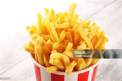 감자 감자 튀김 빨간색에서 흰색 판지 패키지 상자 빠른 음식입니다 0명에 대한 스톡 사진 및 기타 이미지 0명 노랑 독일 Istock