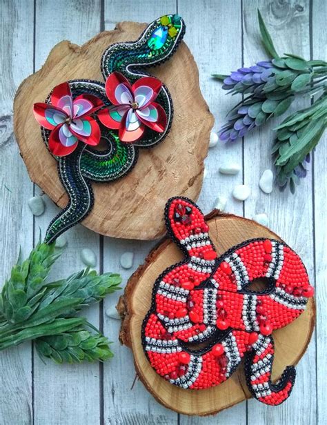 Брошки з бісеру — ціна 450 грн у каталозі Брошки Купити аксесуари за