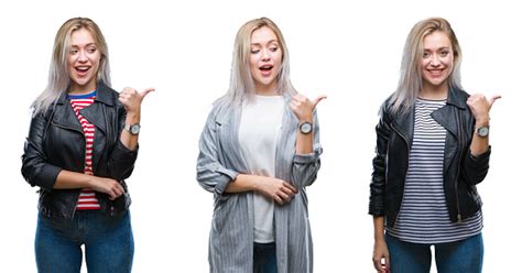 아름 다운 금발의 젊은 여 자가 생기고 엄지 측면 가리키는 행복 한 얼굴로 웃 고 고립 된 배경 위에 자 켓을 입고 콜라주 가리키기에 대한 스톡 사진 및 기타 이미지