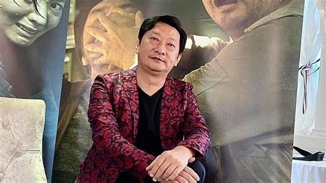 55歲九孔初為人父！妻「胎位不正」急剖腹迎女兒感動到哭 娛樂星聞