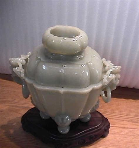 请问老师此物是不是和田青白玉雕工如何有无收藏价值谢 和田玉在线鉴定 和田玉网