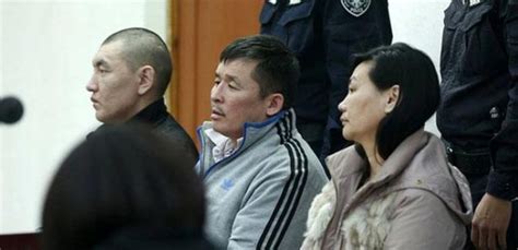 Шүүх бүрэлдэхүүн зөвлөлдөж байна