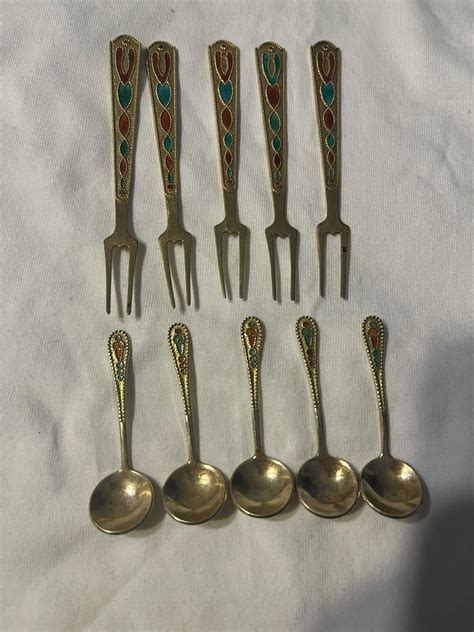 ანტიკვარიატის სამყარო ვერცხლის კოვზები და სახილე ჩანგლები Facebook