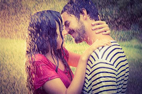 28 000 Pareja Lluvia Fotografías De Stock Fotos E Imágenes Libres De