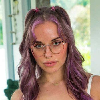 Bobbie Lavender Bio Read About Her Profile At Freeones