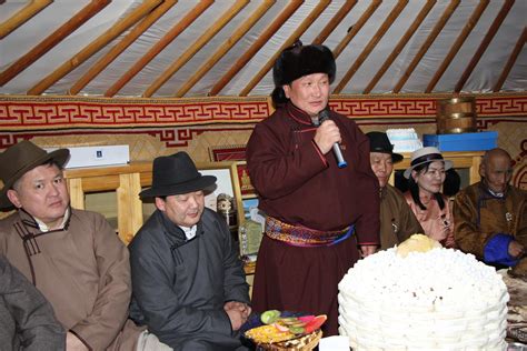 Сүхбаатар аймгийн Халзан сумаас Улсын Хошой Аварга малчин тодорлоо