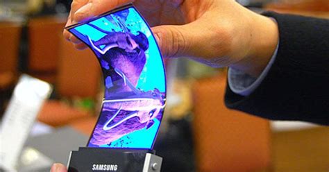 Oppo Just Patented A Foldable Smartphone With A Single Display A Dual Camera Setup