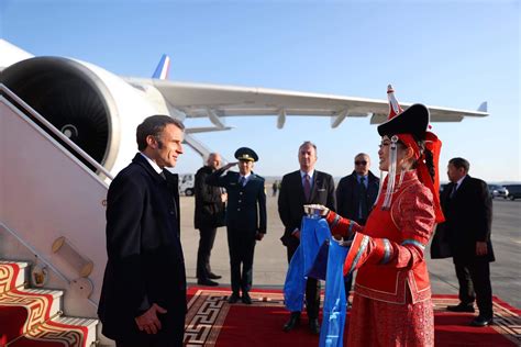 БНФУ ын Ерөнхийлөгч Эммануэл Макрон төрийн айлчлал хийхээр хүрэлцэн ирэв Монгол Улсын