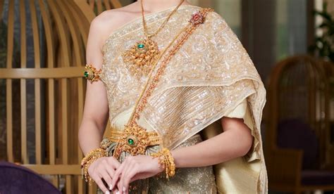 รวมรูปภาพของ วนัช กูตูร์ ฉลองส่งท้ายเทศกาลวันแม่ ด้วย 9 ชุดไทยพระราชนิยมแห่งสยาม รูปที่ 18 จาก 19