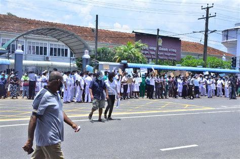 Protest At Kalubowila Teaching Hospital Caption Story Daily Mirror