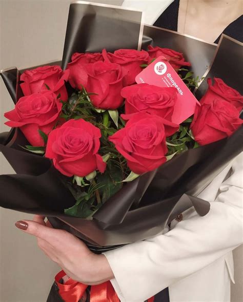 Букет из 11 роз «Комплимент Королеве» 100.00 Br Цветочная мастерская ...