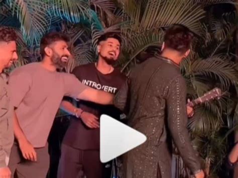 Shardul Thakur Wedding Shreyas Iyer Friends Seen Dancing Singing Kesariya Song Video Going Viral