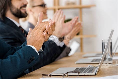 欢乐的商界人士在办公室开高清图片下载 正版图片502786120 摄图网