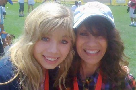 Jennette Mccurdy Shares Shocking Story About Her Mom Showering With Her