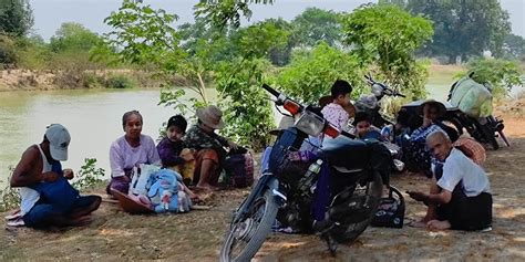 Dvb ခင်ဦးမြို့နယ်တွင် စစ်တပ်က ရွာမီးရှို့သဖြင့် ဒေသခံ ၃ ၀၀၀ ကျော် ထွက