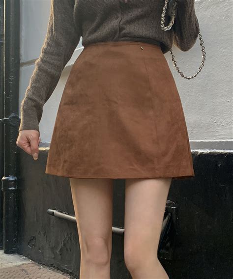 워너비뮤즈 무배🚀 캐주얼무드🤎핏보장 스웨이드 미니 스커트 A라인 치마 뒷지퍼 무지 하이웨스트 데일리룩 데이트룩 클래식 꾸안꾸 간절기 가을 겨울 브라운 블랙 2col