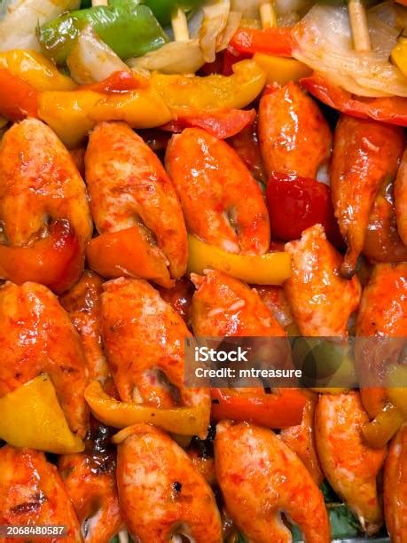 바베큐 그릴 케밥 바베큐 그릴 일렬로 늘어선 바닷가재 피망 양파로 만든 다채로운 야채 꼬치의 클로즈업 이미지 0명에 대한 스톡 사진 및 기타 이미지 Istock