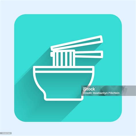 긴 그림자로 고립 된 그릇과 젓가락 아이콘에 흰색 라인 아시아 국수 길거리 패스트푸드 한국어 일본어 중국 음식 녹색 정사각형 버튼입니다 벡터 0명에 대한 스톡 벡터 아트 및