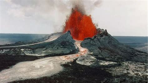 ჰავაიში მსოფლიოში ყველაზე დიდი აქტიური ვულკანი ამოიფრქვა Metronome Ge