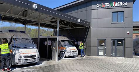 Автомийка Lux Wash на вул Половка 64 безкоштовно миє та дезінфікує карети швидкої допомоги