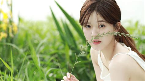 精选《赵露思 户外 简单 美女 4k电脑壁纸》图集 壁纸爱好者