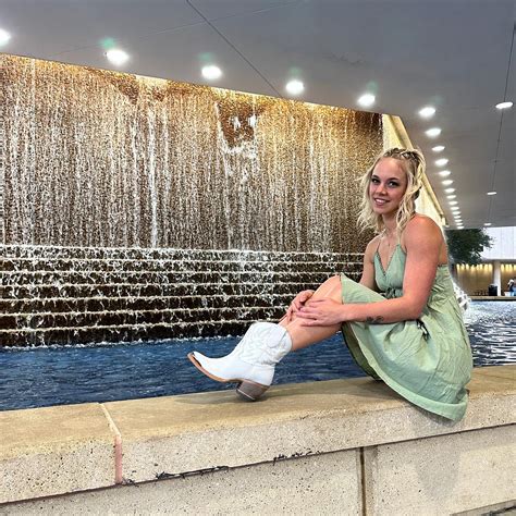 Kelsey Kane Bio Age Career Net Worth Boyfriend Height