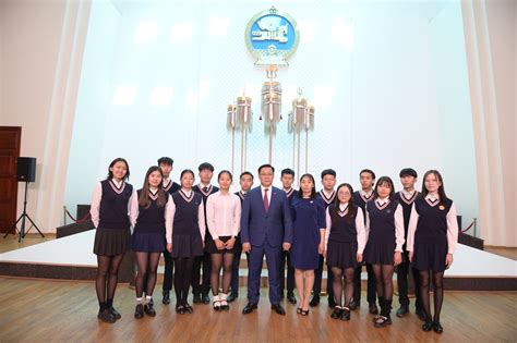 Vip76 Mn Төгсөх ангийн сурагчид Төрийн ордны үйл ажиллагаатай танилцлаа