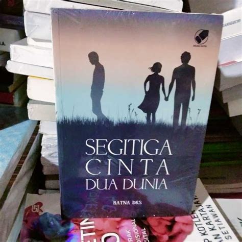 Novel Segitiga Cinta Dua Dunia By Ratna Dks Lazada Indonesia
