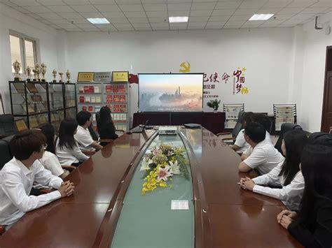 我院学生党支部组织全体学生党员观看2023年高校党组织示范微党课展播第一讲 土木工程学院