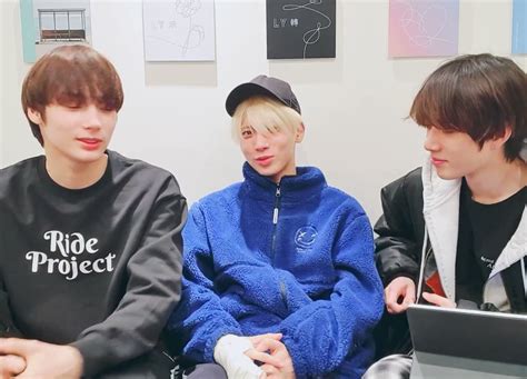 얼땅 On Twitter 남고딩들의 대화 주제가 헤어롤구르프인게 너무웃기다 좀모르는휴닝카이 구 루 버 좀아는범규 롤 맞아악