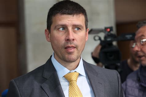 САМО В ПИК И РЕТРО Спипаха Ивелин Михайлов на бира скара нагъва лимони с пържола за мъжка мощ