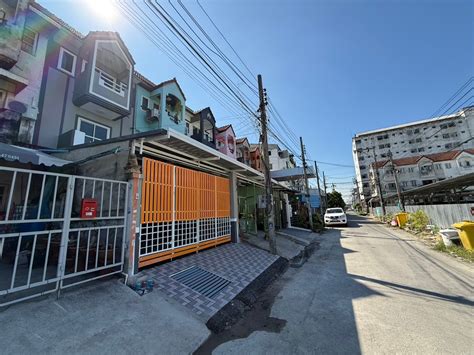 ขายทาวน์เฮ้าส์ถนนเทพารักษ์ บิ๊กซีบางพลีหลังใหญ่ 3 ชั้น ราคาดี ทำเลดี ใกล้ถนนบางนาตราด กิ่งแก้ว