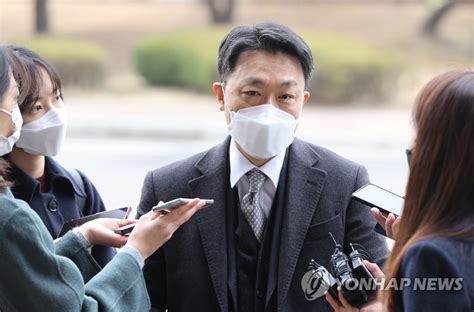 김진욱 공수처장 출근길 연합뉴스