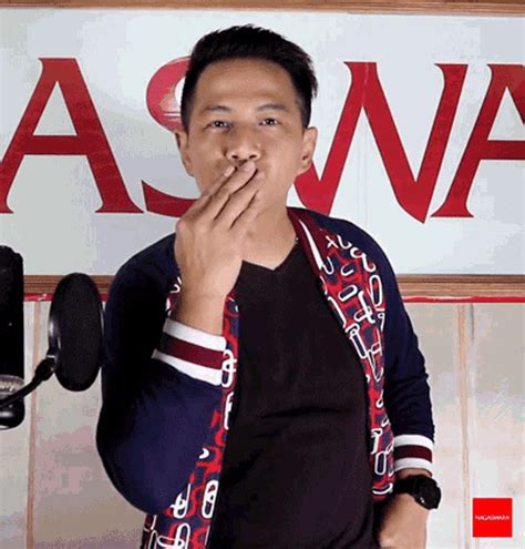 Muah Mwah Gif Muah Mwah Kiss Discover Share Gifs Kiss Vrogue Co