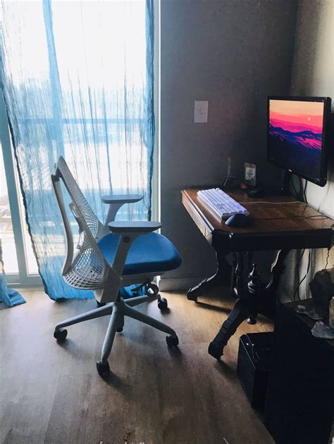 Minimalist Yet Functional Work From Home Setup R Workspaces