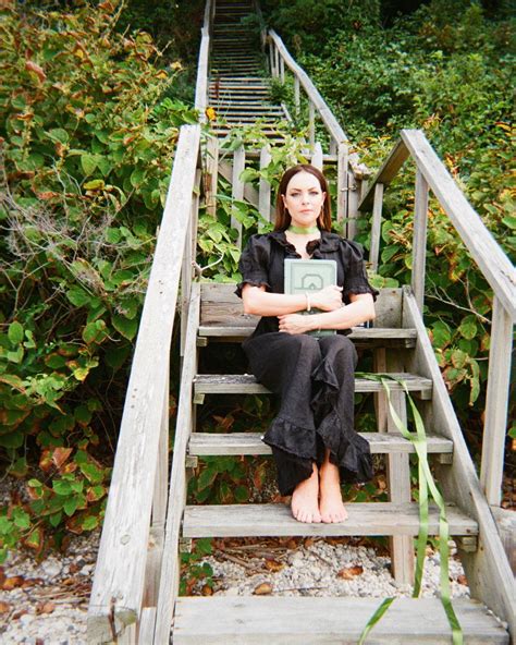 Elizabeth Gilliess Feet