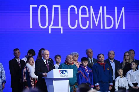 Путин Число детей воспитывающихся в многодетных семьях выросло на 30