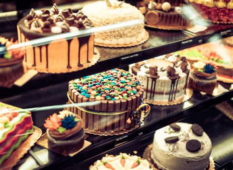 8 Grocery Chains With The Best Custom Cakes