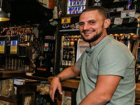 Metz Damien Clemente Patron Du Vivians Pub Ce Calendrier