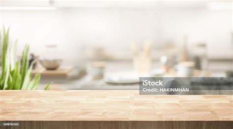 선택적 초점 아침 배경에 흐릿한 하얀 아늑한 부엌에 있는 끝 곡물 나무 카운터 테이블 상판 0명에 대한 스톡 사진 및 기타 이미지 Istock