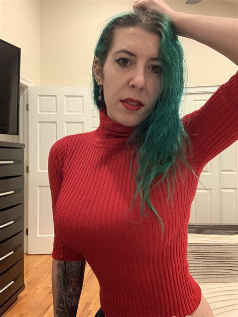 Turtleneck Selfie R Selfie