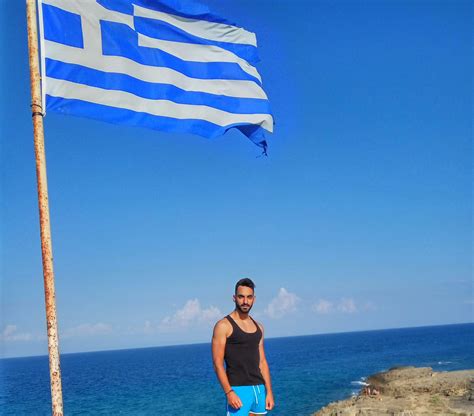 ΤΡΑΓΩΔΙΑ ΝΕΚΡΟΣ ΑΣΤΥΝΟΜΙΚΟΣ ΤΗΣ ΔΙ ΑΣ ΚΑΤΑ ΤΗ ΔΙΑΡΚΕΙΑ ΚΑΤΑΔΙΩΞΗΣ