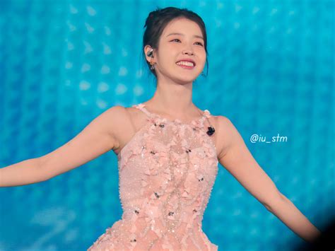 머리 위로 하트하는 아이유 상큼한 겨드랑이 In 오사카 초고화질