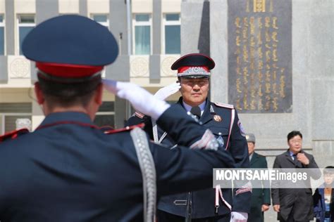 СҮХБААТАР Цагдаагийн болон дотоодын цэргийн байлдааны тугийг анх удаа